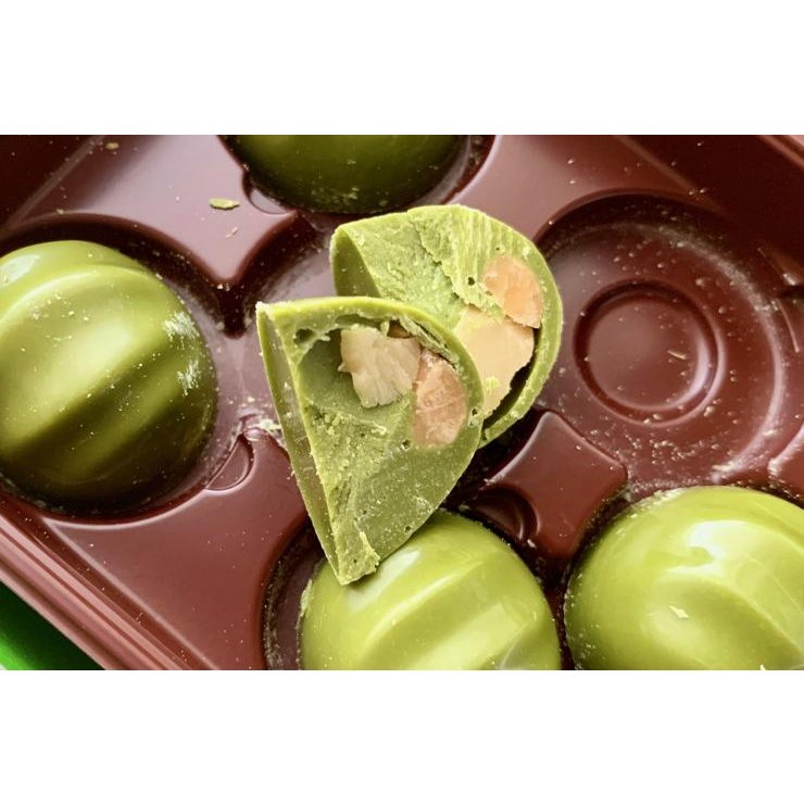 Meiji Matcha Chocolate Covered Macadamia Nuts Snack 9 Pieces – Japanese ...